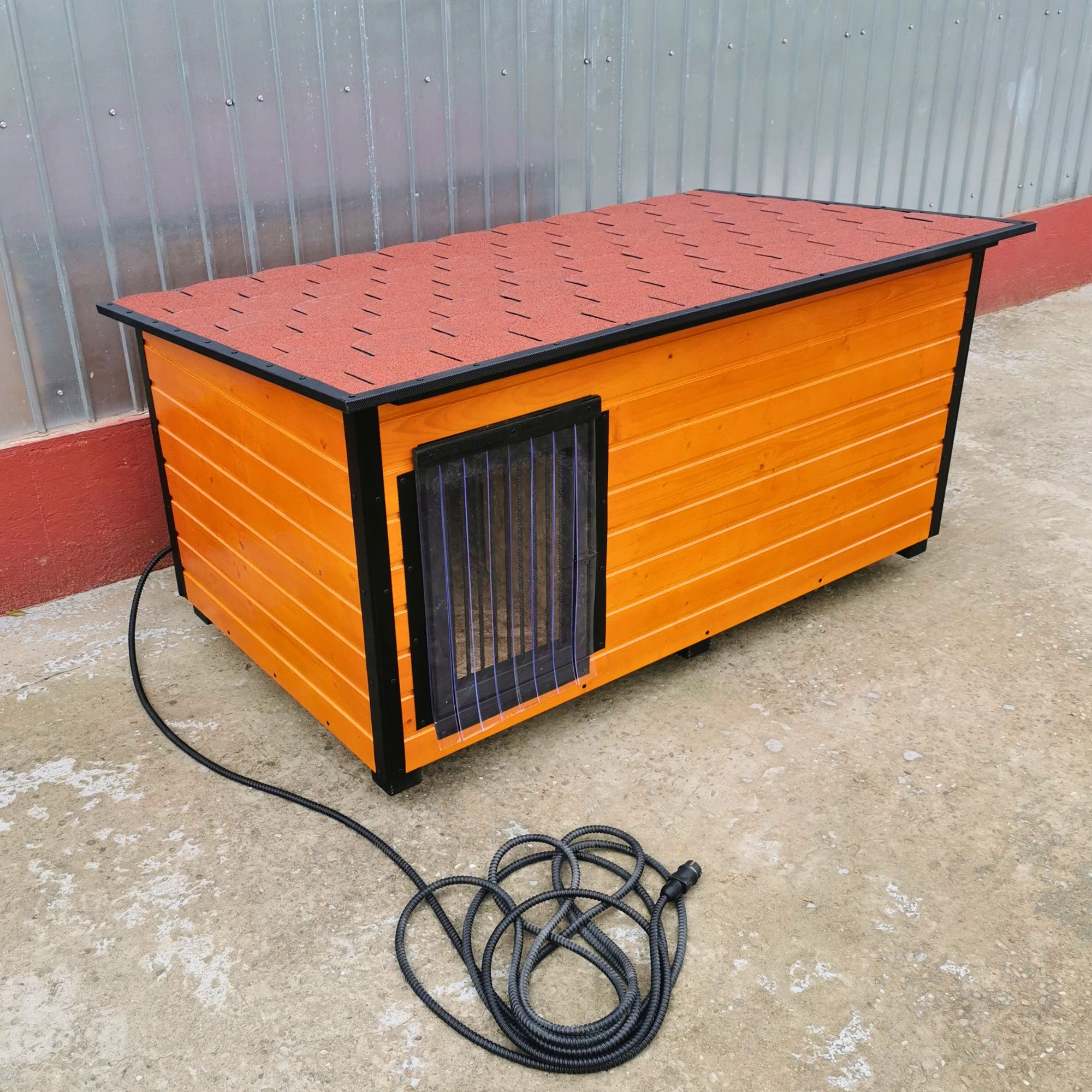 Cusca Caine Izolata Cu Hol, Incalzire si Grilaj Intrare